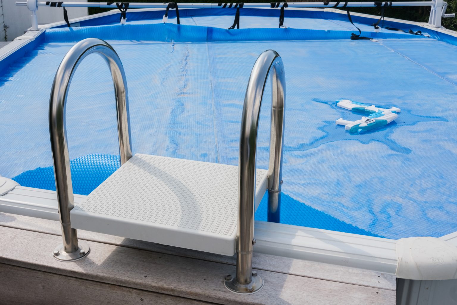 Above Ground Pool Ladder for Deck: Everything You Need to Know - The ...